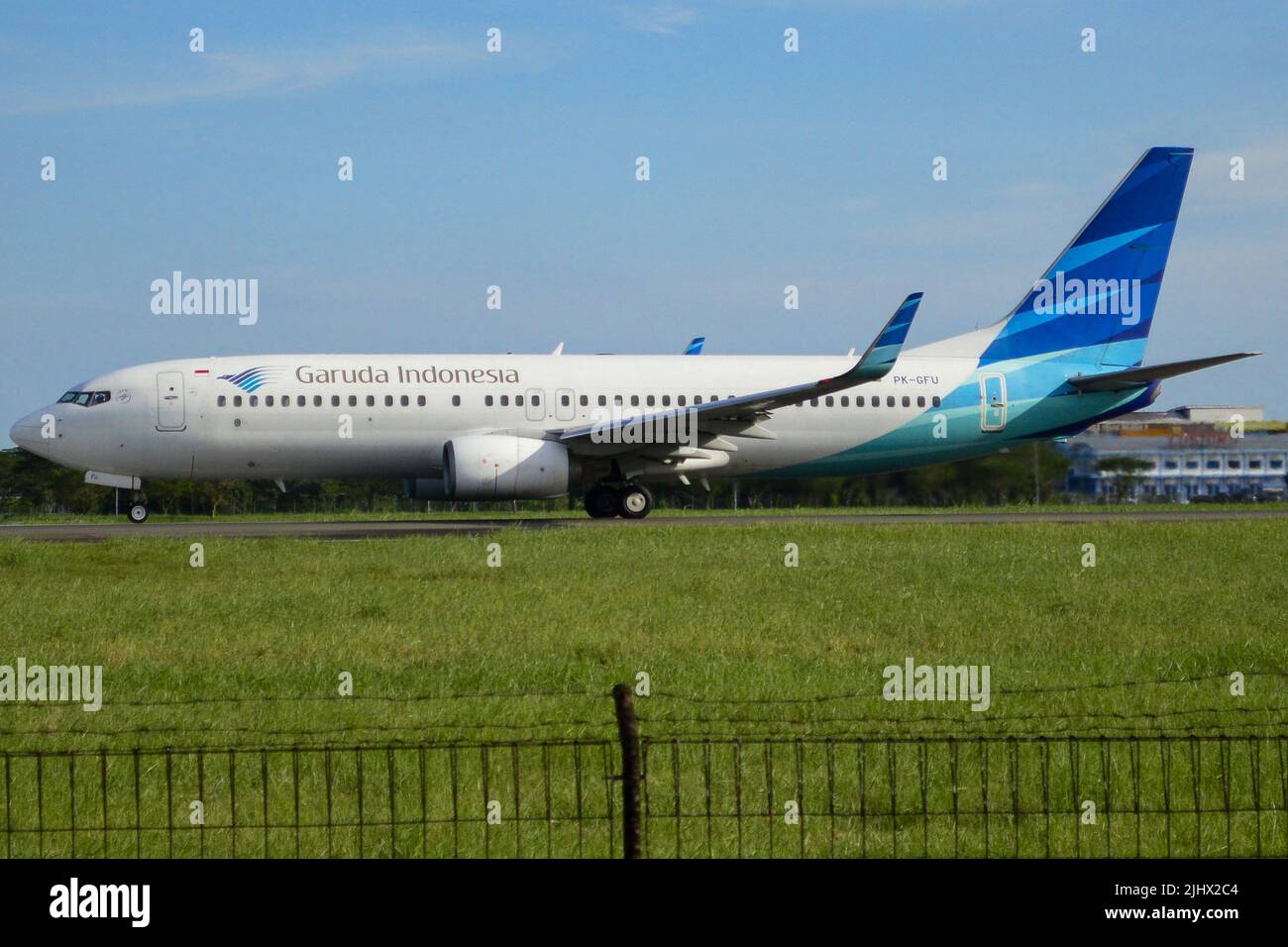 Garuda Indonesia PK-GFU Boeing 737-800 landing at Kualanamu ...