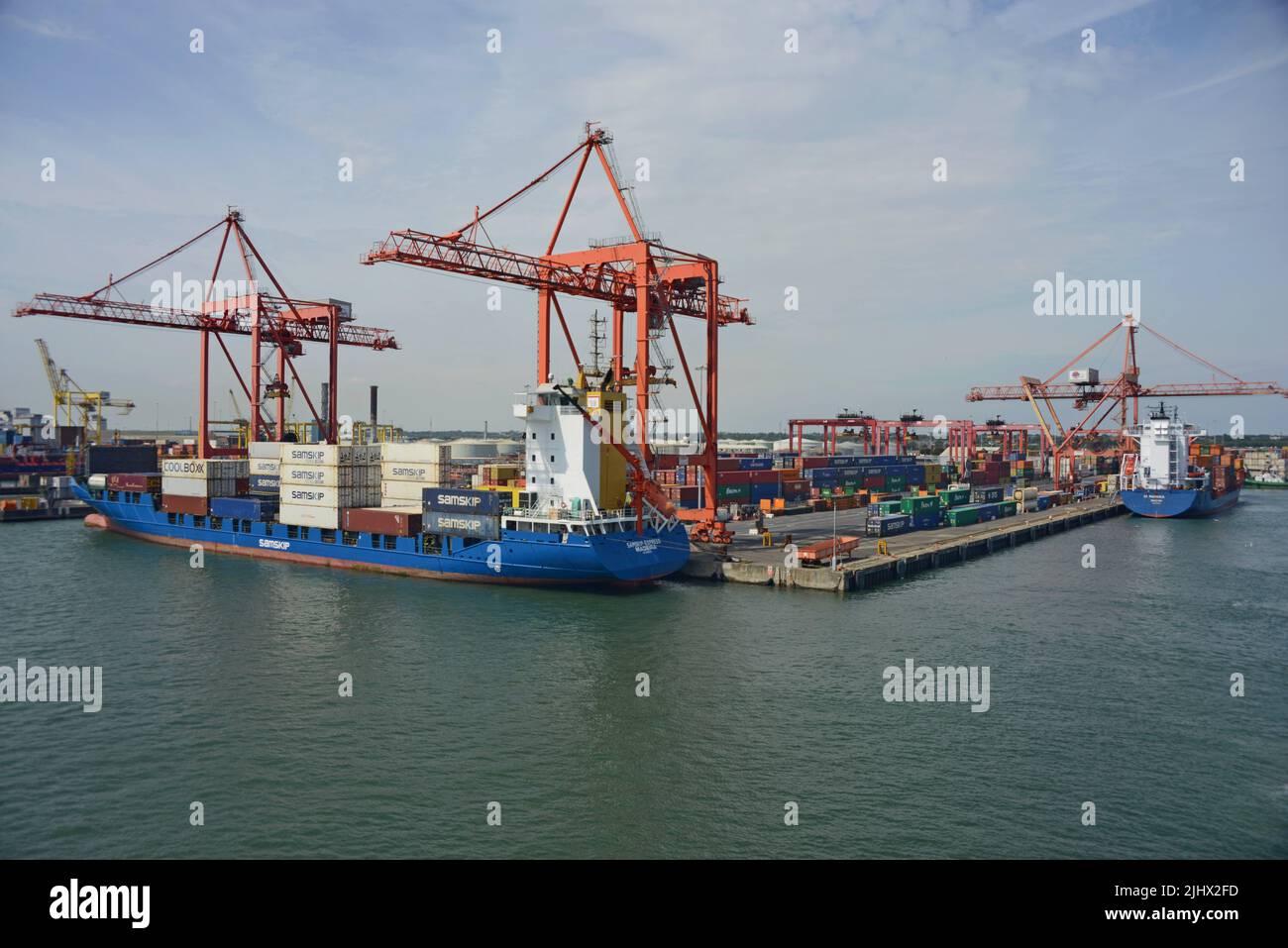 Container ships CT Pachua & Samskip Express being unloaded in Dublin ...