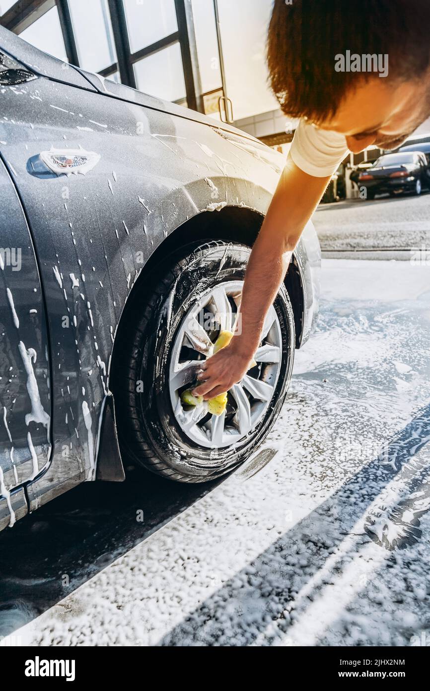 Carwash service cleaning wheels hi-res stock photography and images - Alamy