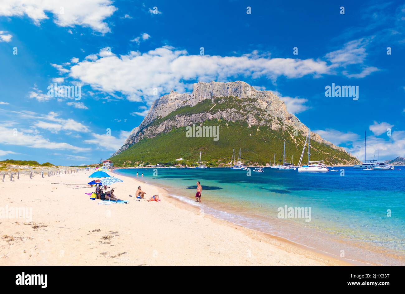 Isola di Tavolara in Sardegna (Italy) - The worderful mountain island ...