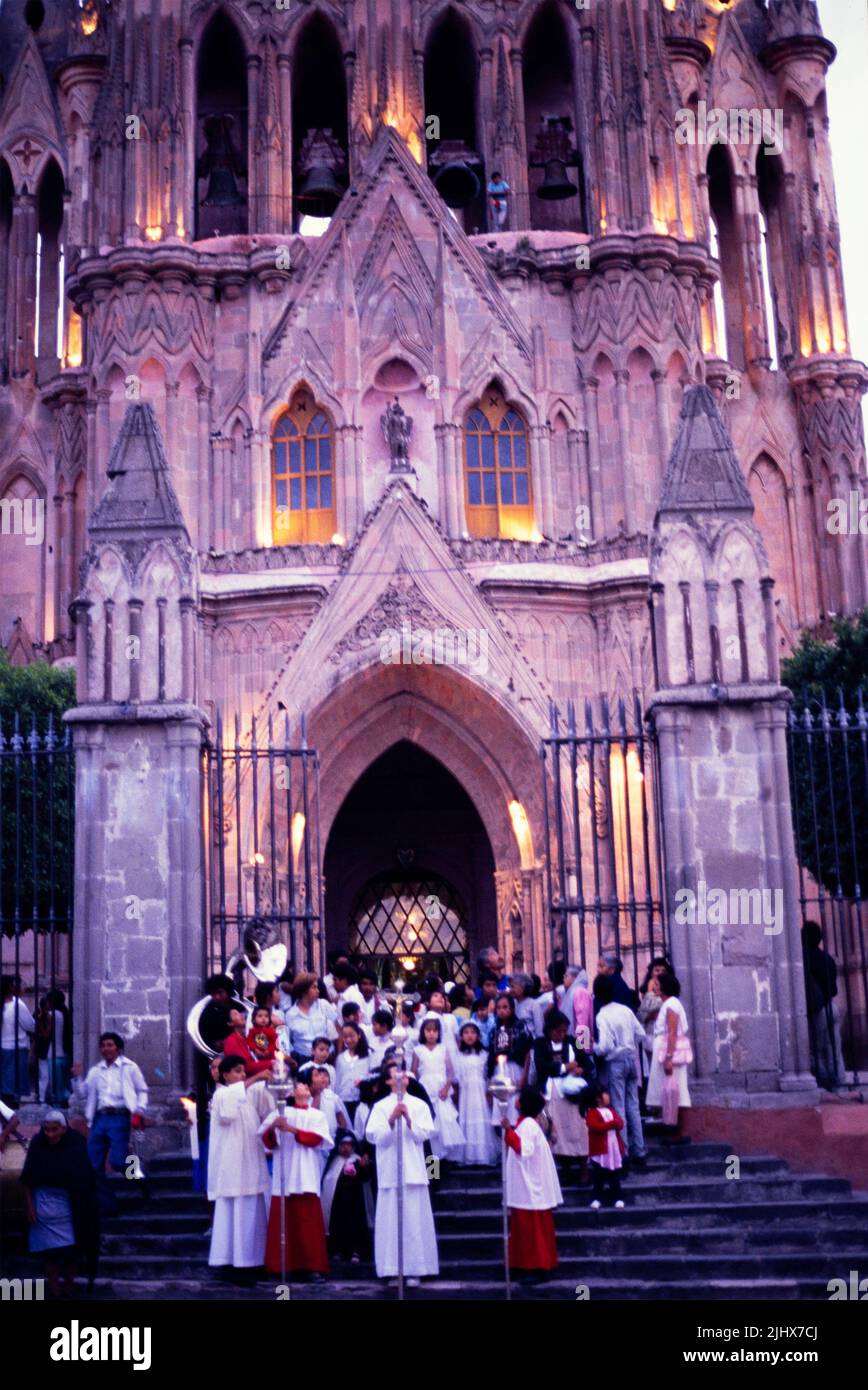 Mexico catholic 1980s hi-res stock photography and images - Alamy