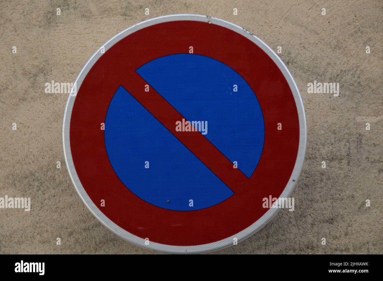 Restricted parking zone sign from france Stock Photo - Alamy