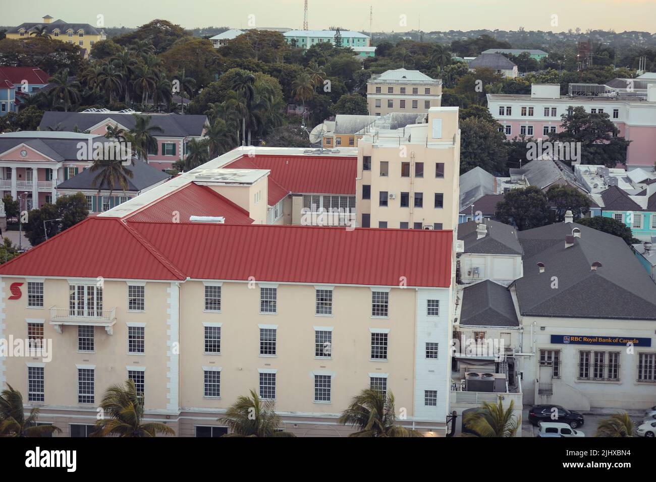 Bahamas harbour island colonial architecture hi-res stock photography ...