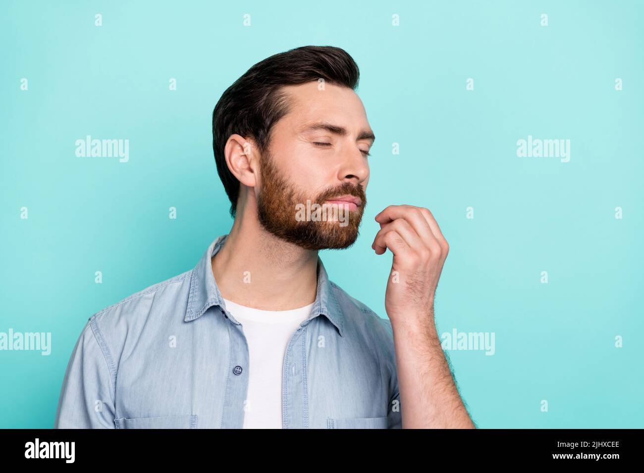 Photo of guy cook dinner make gourmet sign enjoy ideal food isolated on ...