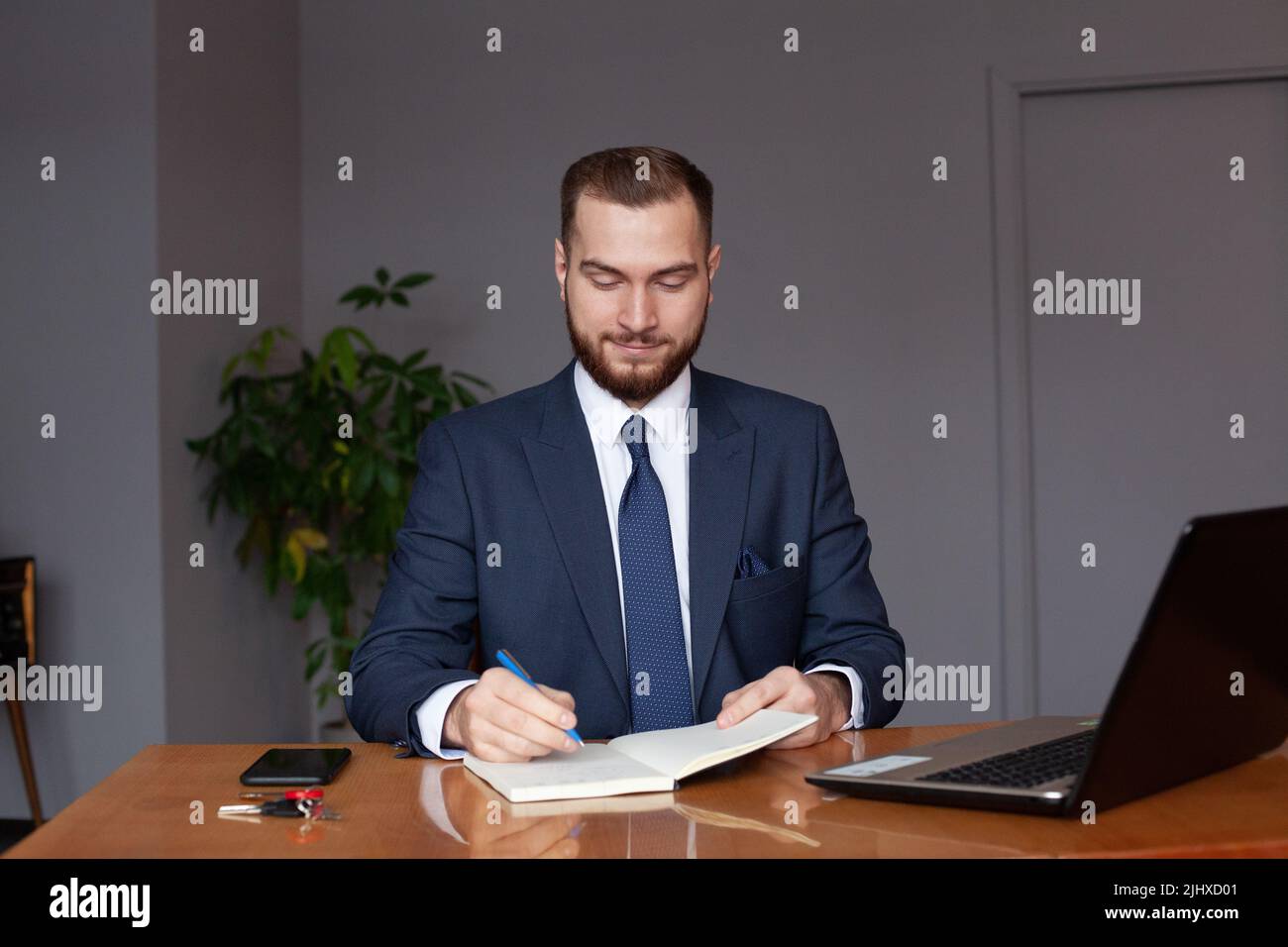 Planning in office hi-res stock photography and images - Alamy