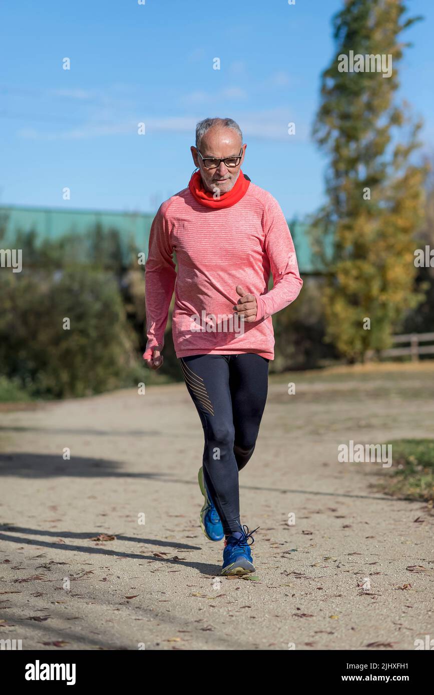 Young man jogging in the morning hi-res stock photography and images ...