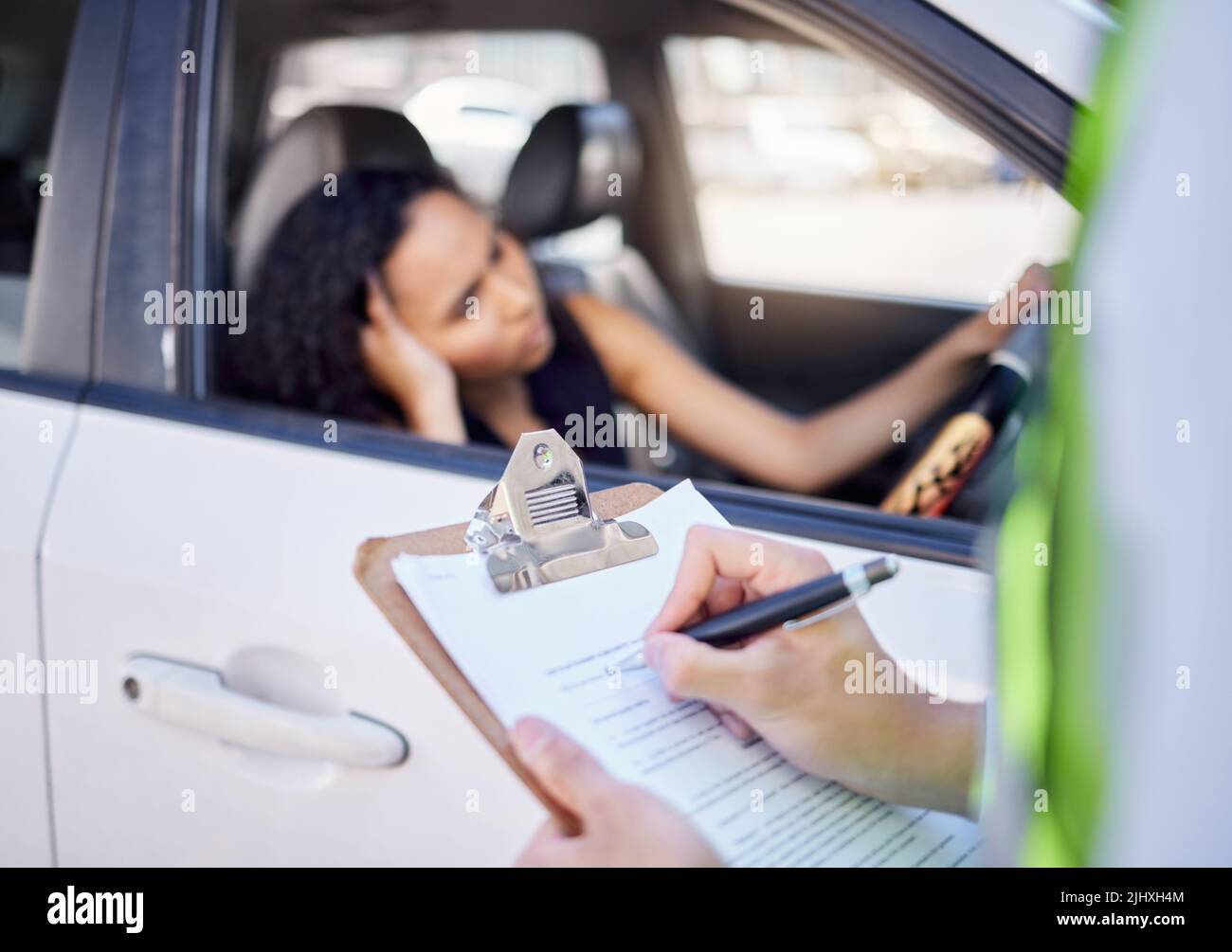 Police issuing a fine hi-res stock photography and images - Alamy