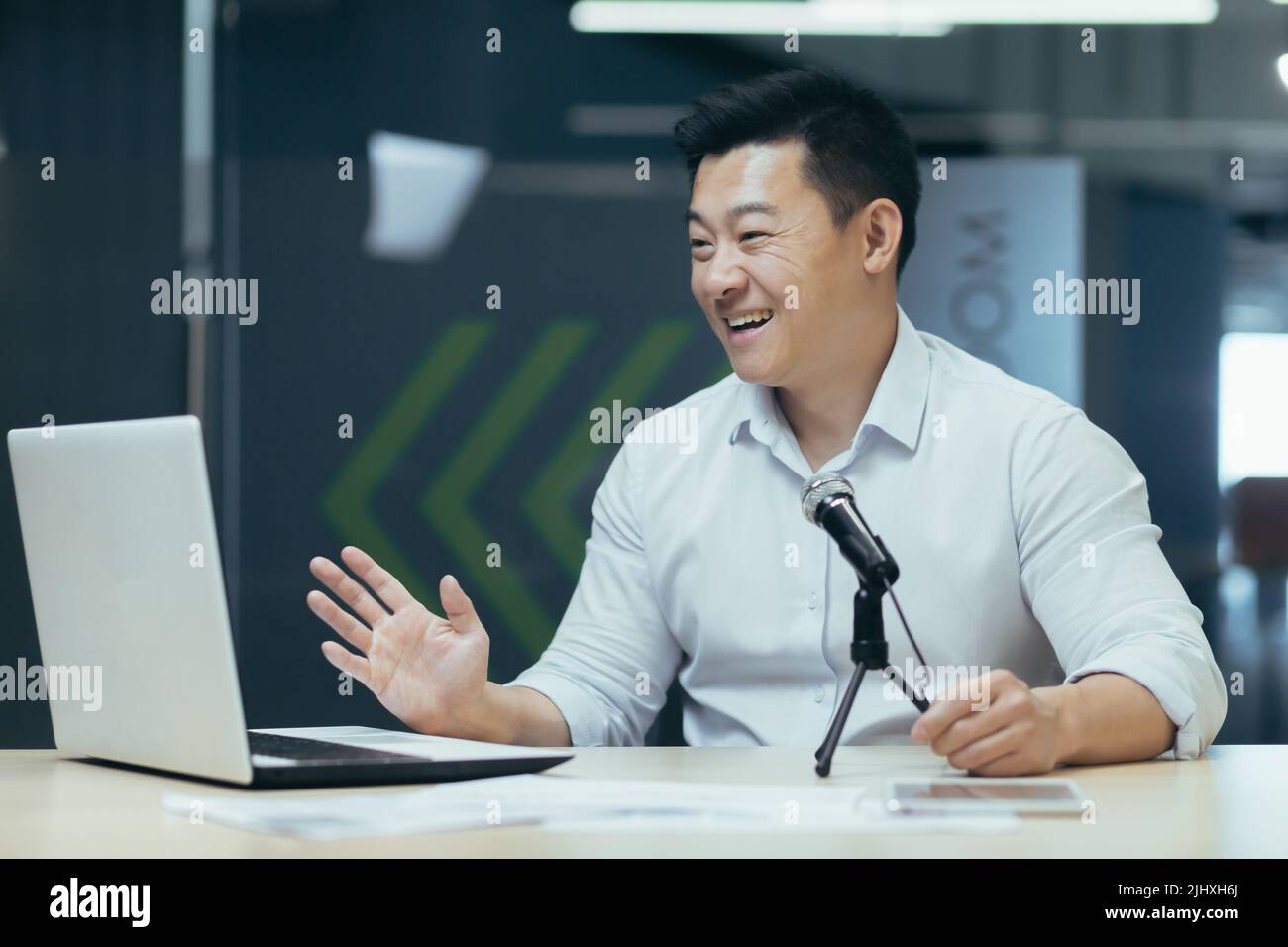 Professional coach hi-res stock photography and images - Alamy