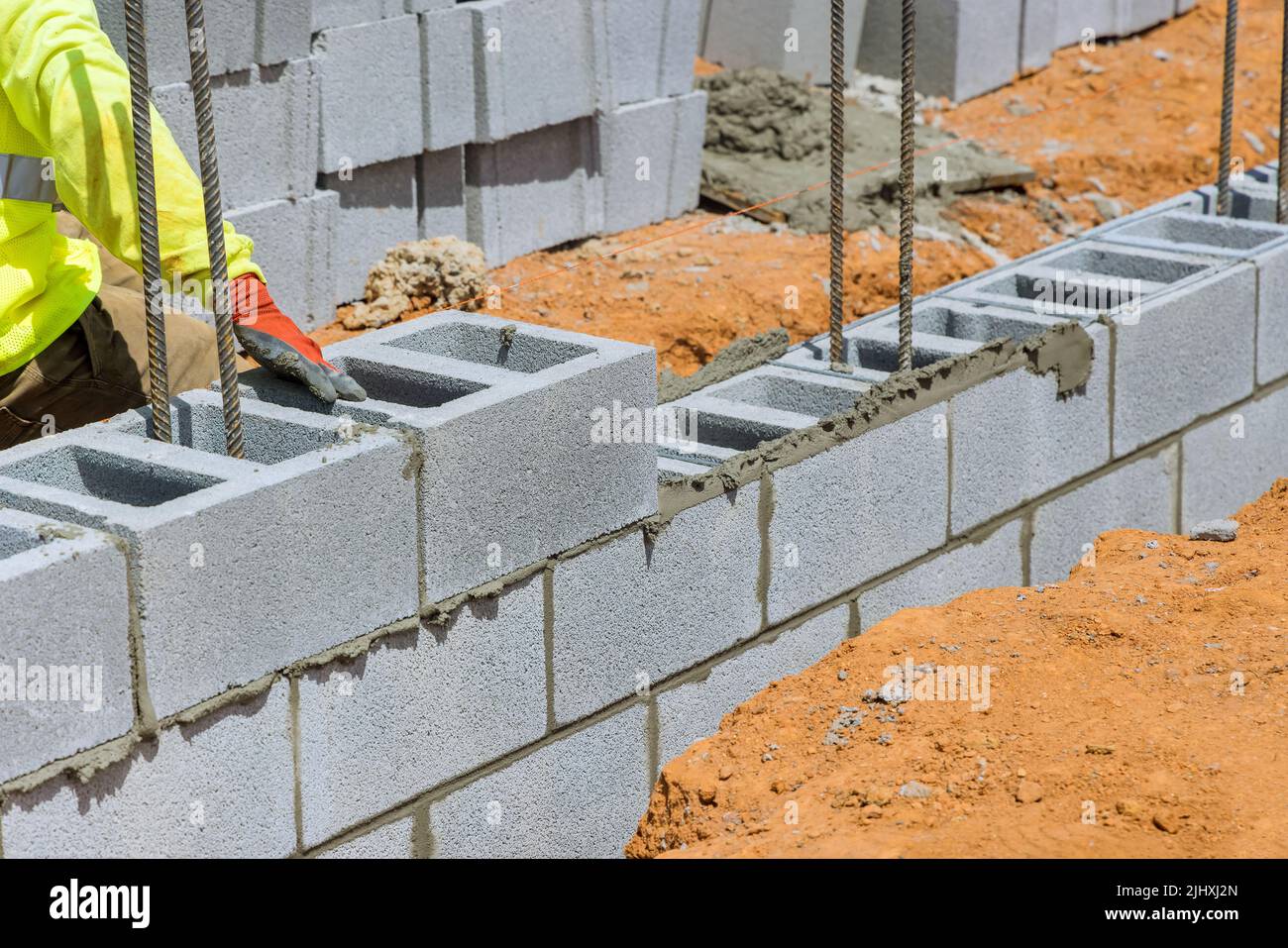 Mounting concrete blocks hi-res stock photography and images - Alamy