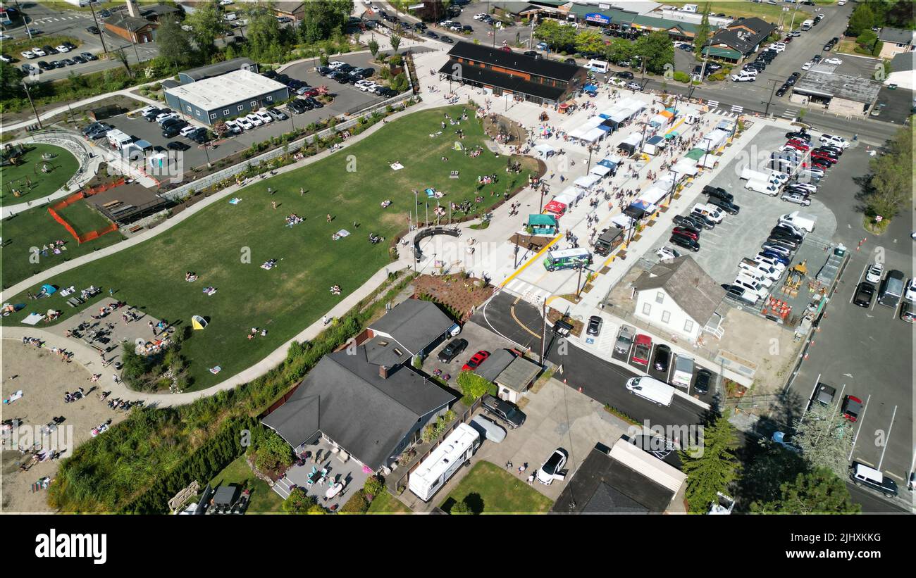 An aerial drone view of Lake Stevens Farmers market and many parked ...