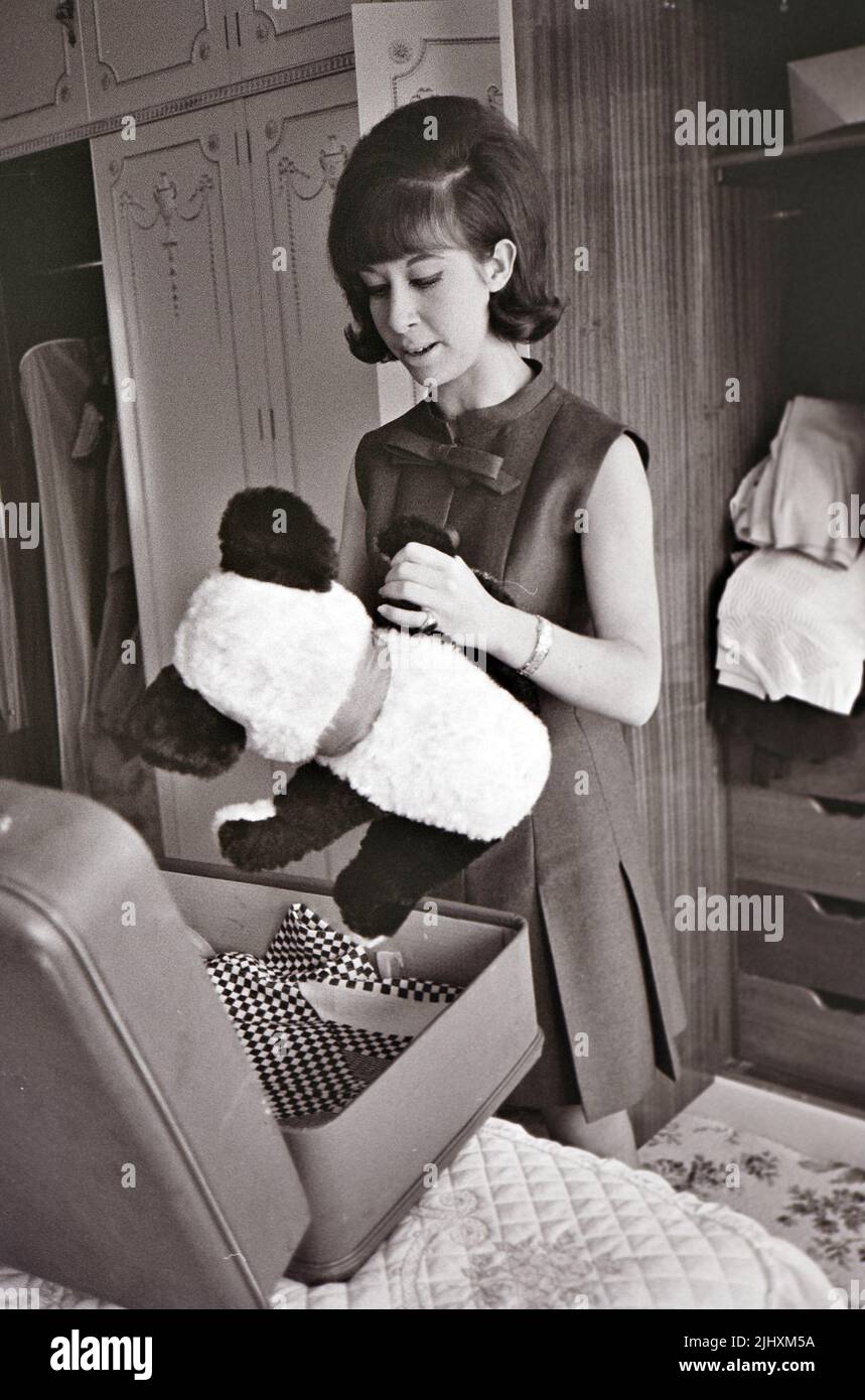 HELEN SHAPIRO UK pop singer at her home at 50 Neeld Crescent, Hendon ...