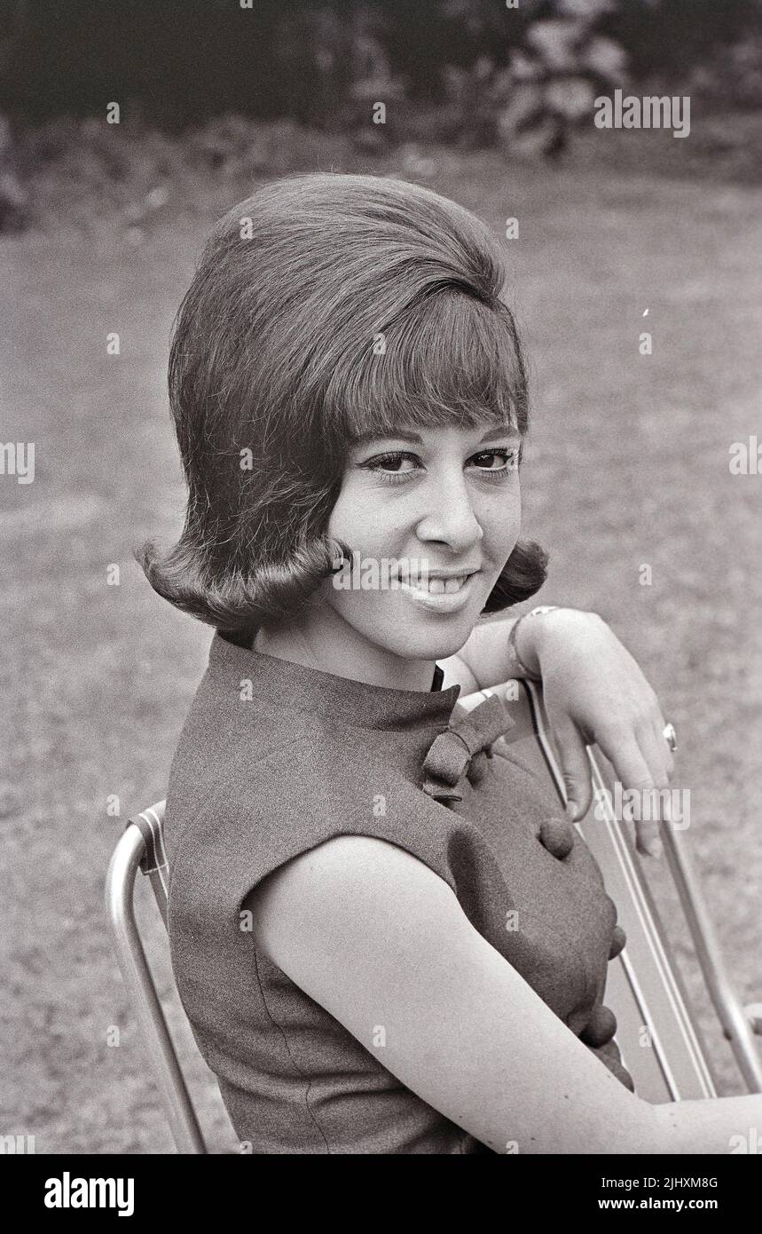 HELEN SHAPIRO UK pop singer at her home at 50 Neeld Crescent, Hendon ...