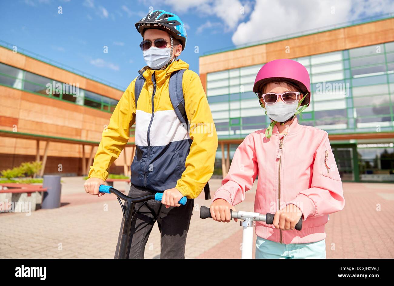 Children in masks hi-res stock photography and images - Alamy