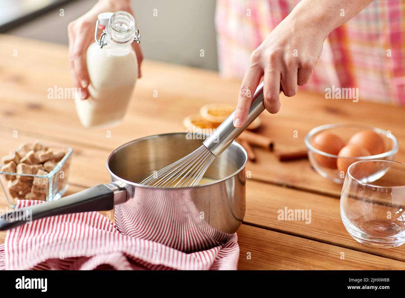 Milk cooking hi-res stock photography and images - Alamy