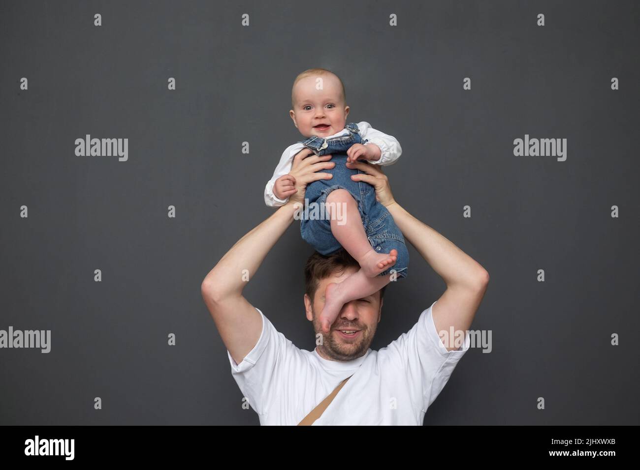 portrait of young father hugging his little daughter Stock Photo - Alamy