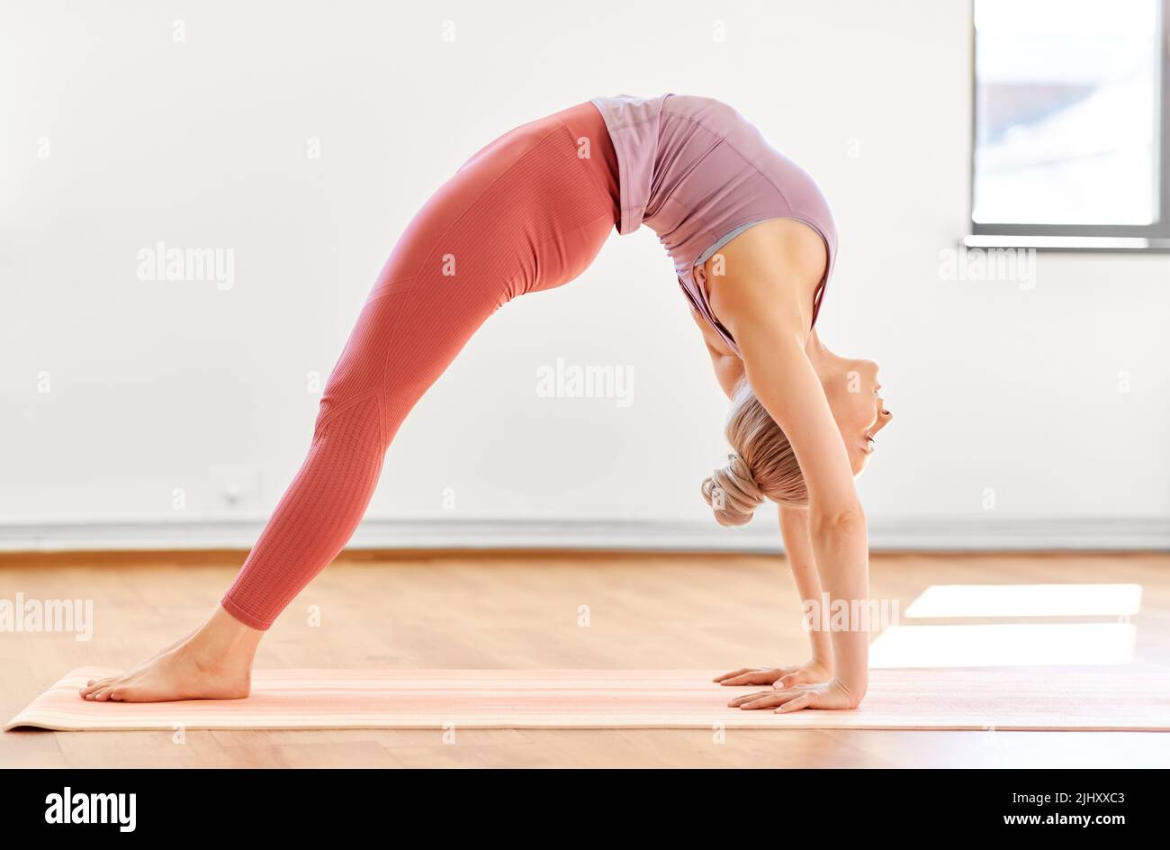 Woman bridge posture hi-res stock photography and images - Alamy