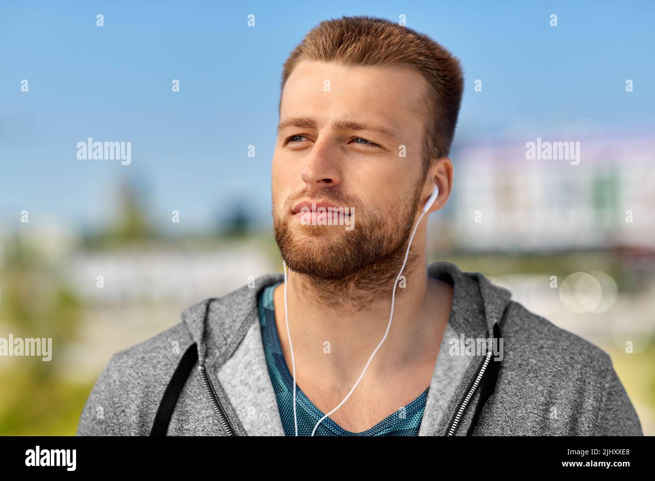 Music listening sport hi-res stock photography and images - Alamy