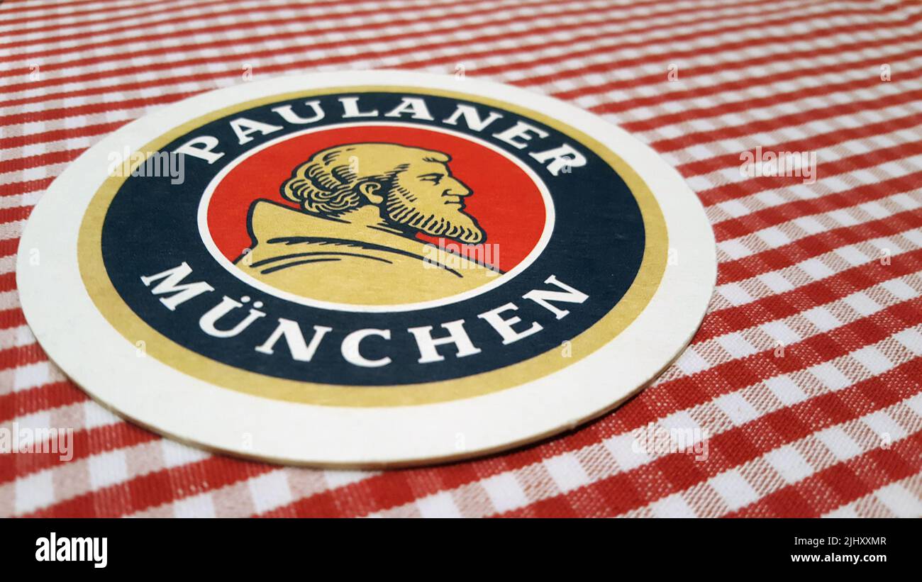 Paulaner logo hi-res stock photography and images - Alamy