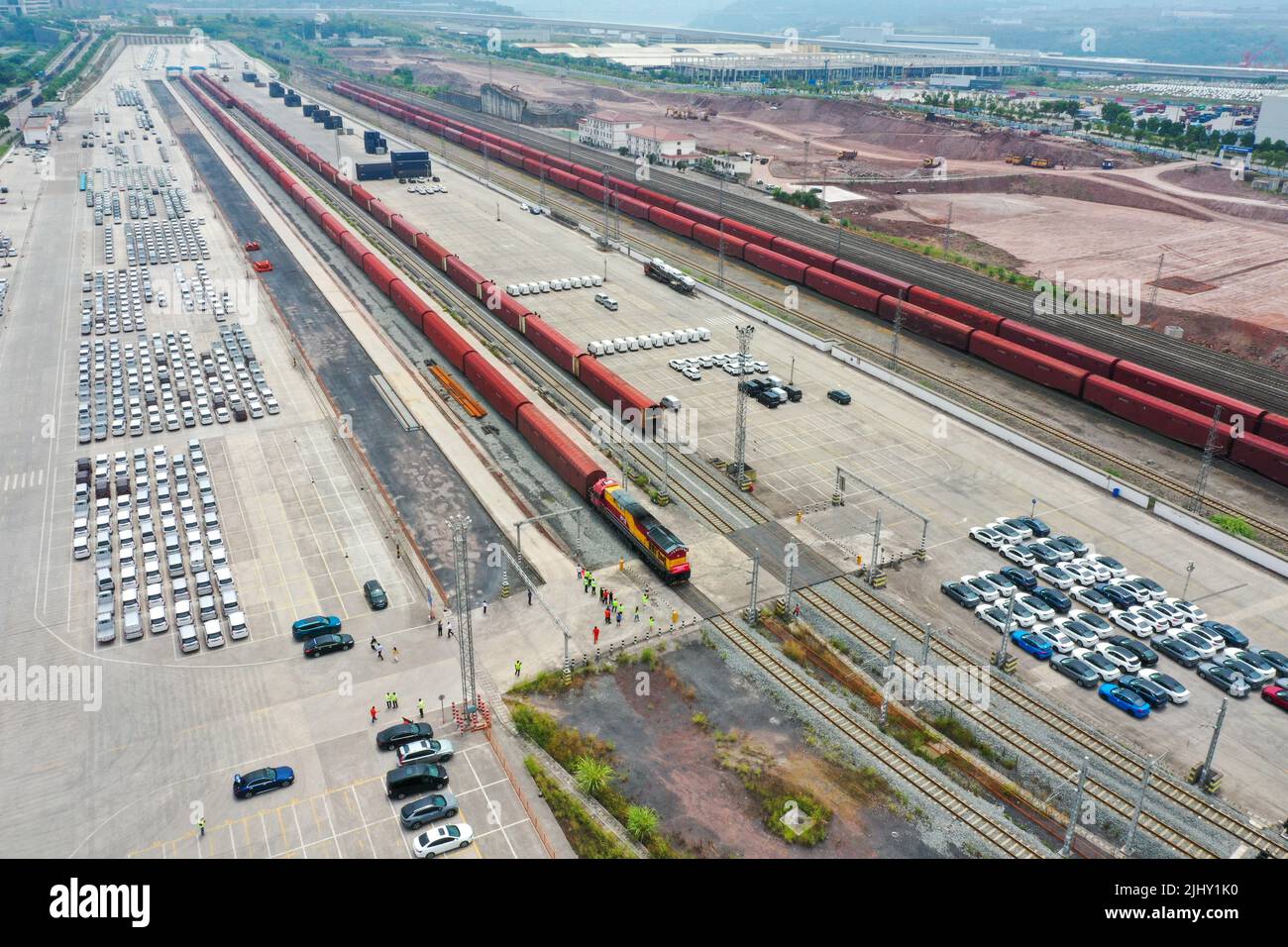 (220721) -- CHONGQING, July 21, 2022 (Xinhua) -- Aerial photo taken on ...