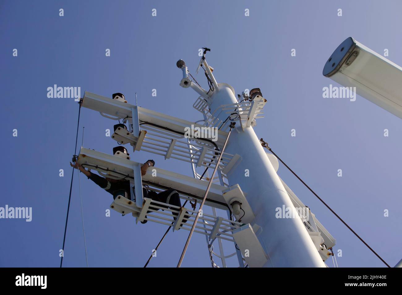 Ships crew working on the main mast Stock Photo - Alamy