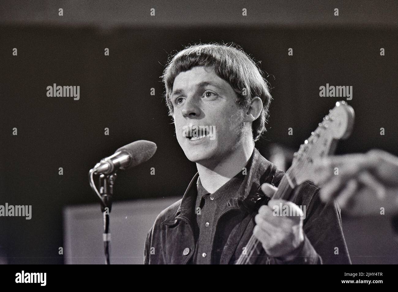 MANFRED MANN UK pop group with Mike Vickers on Top of the Pops in 1965 ...