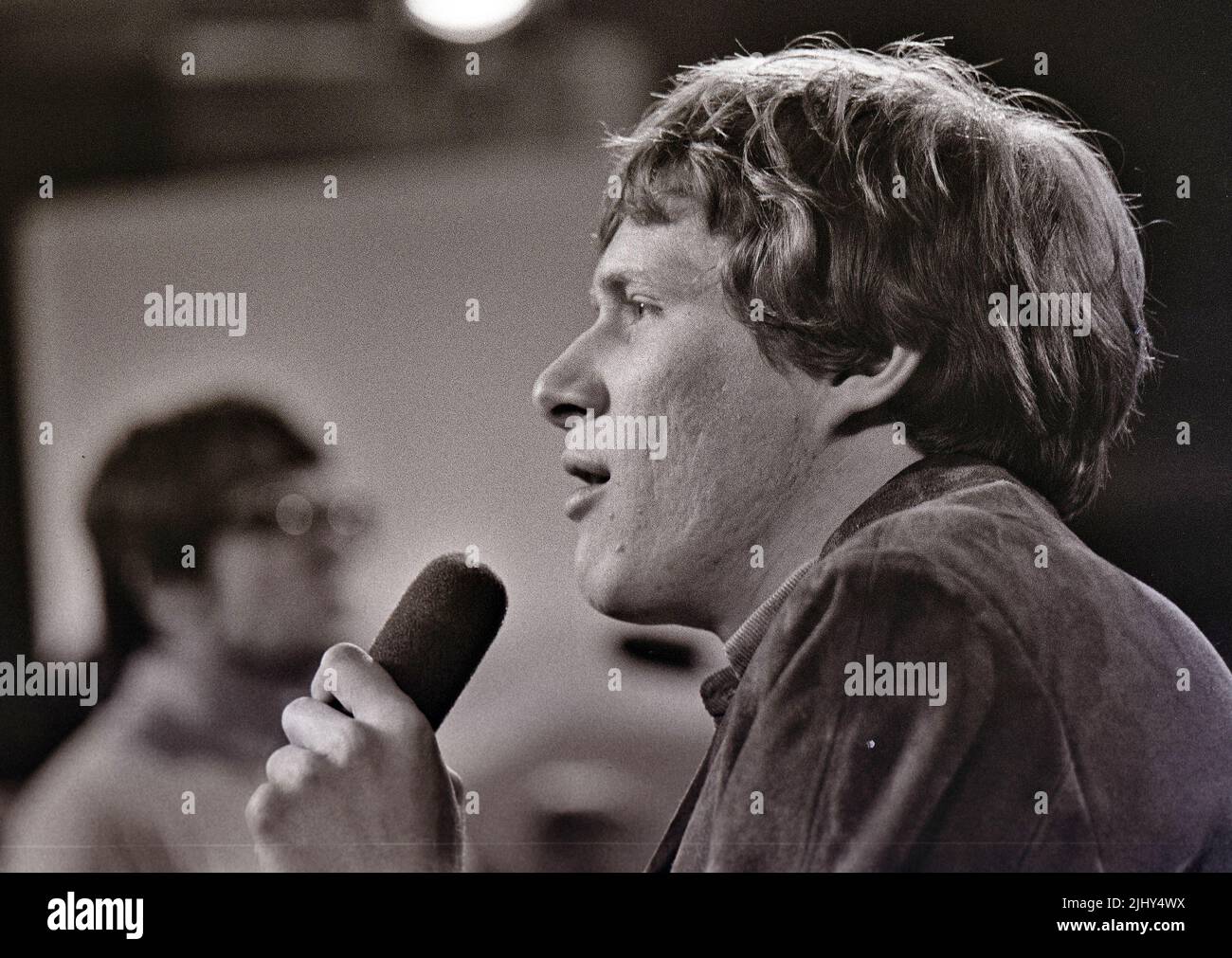 MANFRED MANN UK rock group on Ready,Steady,Go ! in 1966 with Mike d'Abo ...