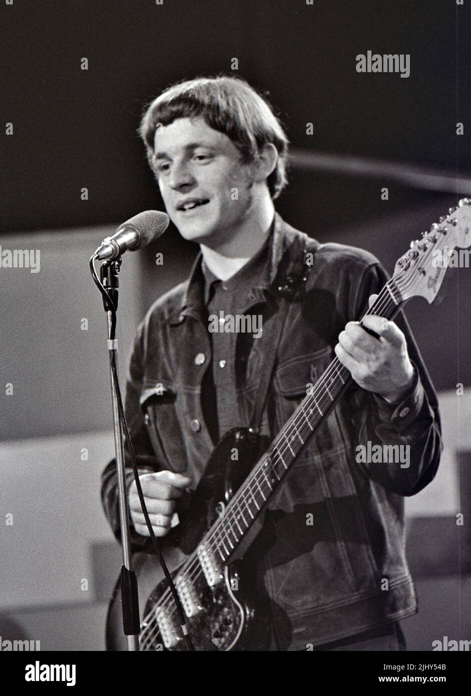 MANFRED MANN UK pop group with Mike Vickers on Top of the Pops in 1965 ...