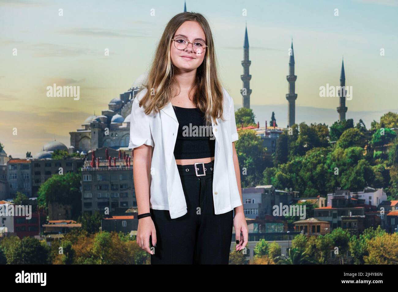 Laura Quiros attends the "Por Los Pelos. Una Historia de Autoestima ...