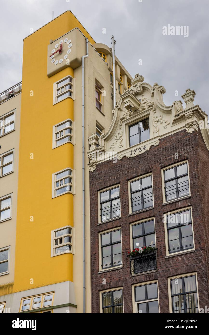 18th century and modern architecture together in New Market Square ...