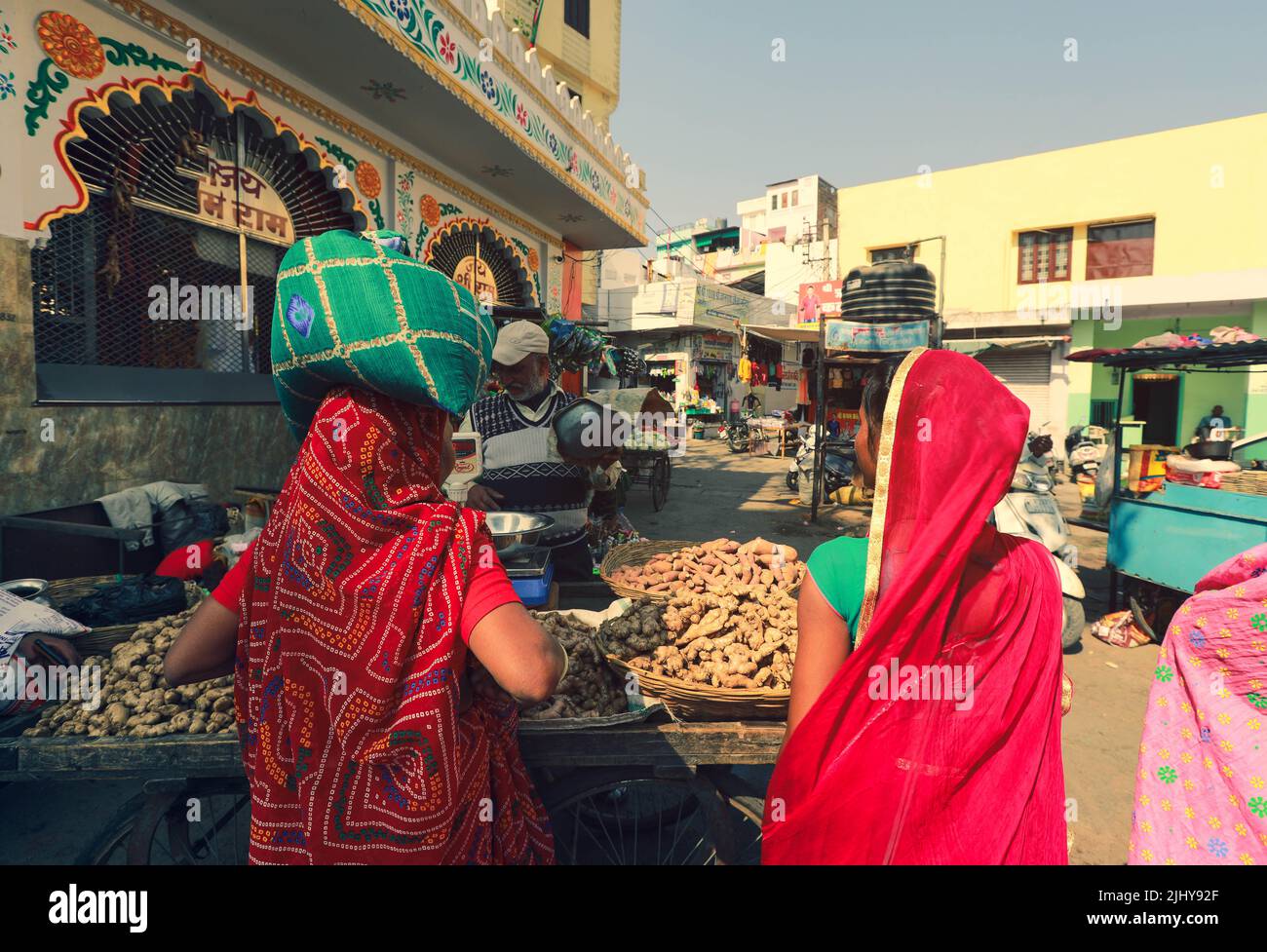 Indian women in saree hi-res stock photography and images - Alamy