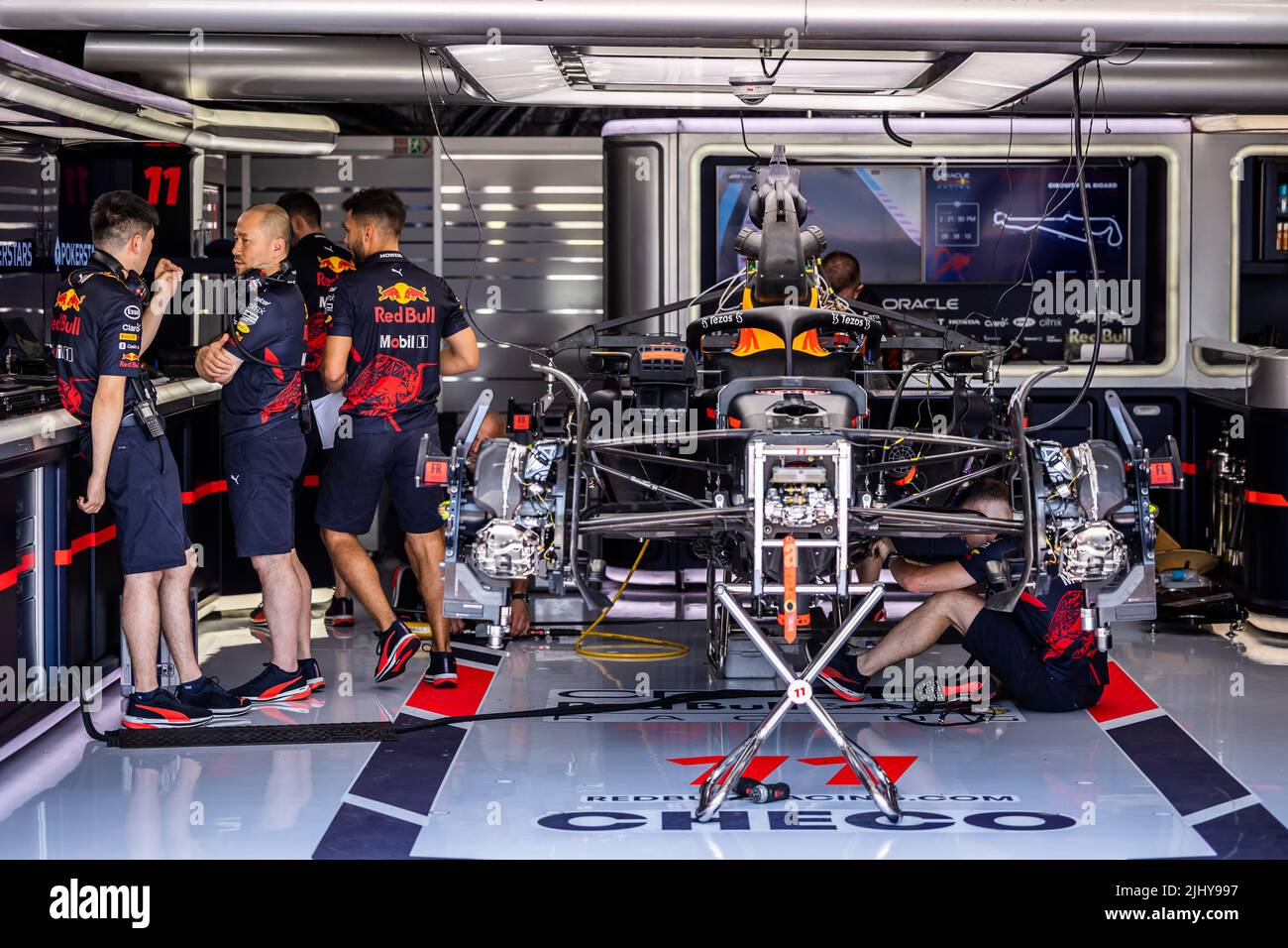 Red Bull Racing Honda RB18, mechanical detail pitlane garage, box ...