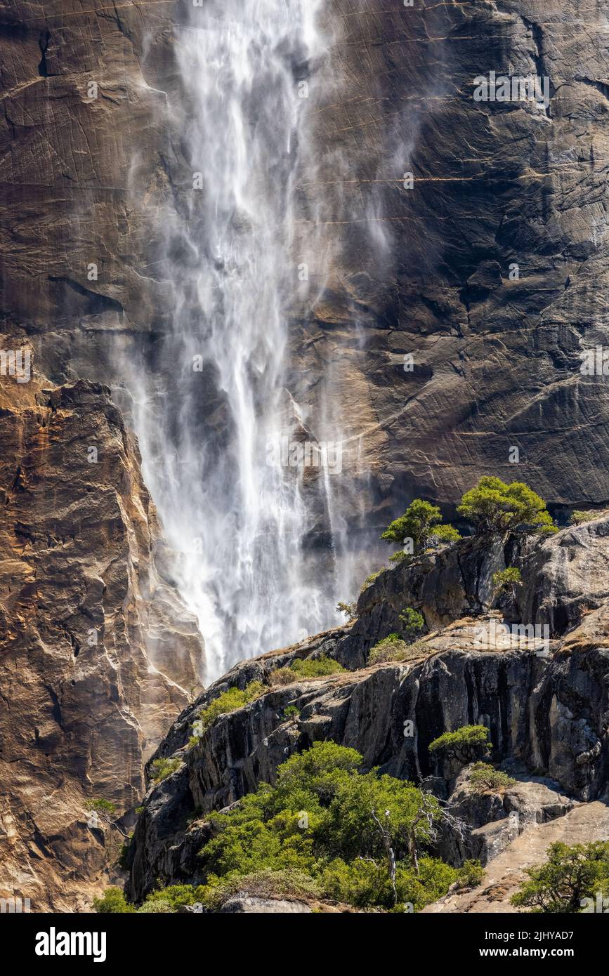 Upper Yosemite Fall from the Lower Yosemite Fall Trail, Yosemite ...