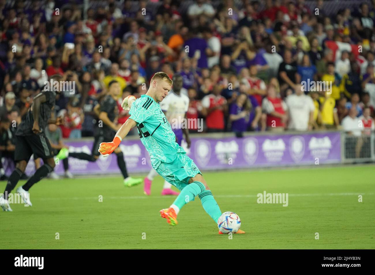 Aaron ramsdale kick hi-res stock photography and images - Alamy