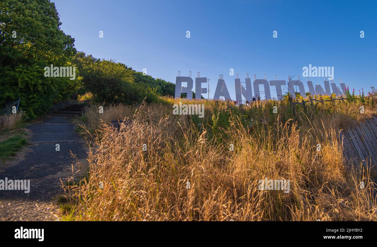 Dundee, UK. 20 July 2022. A giant ‘Beanotown’ sign installed on Dundee ...