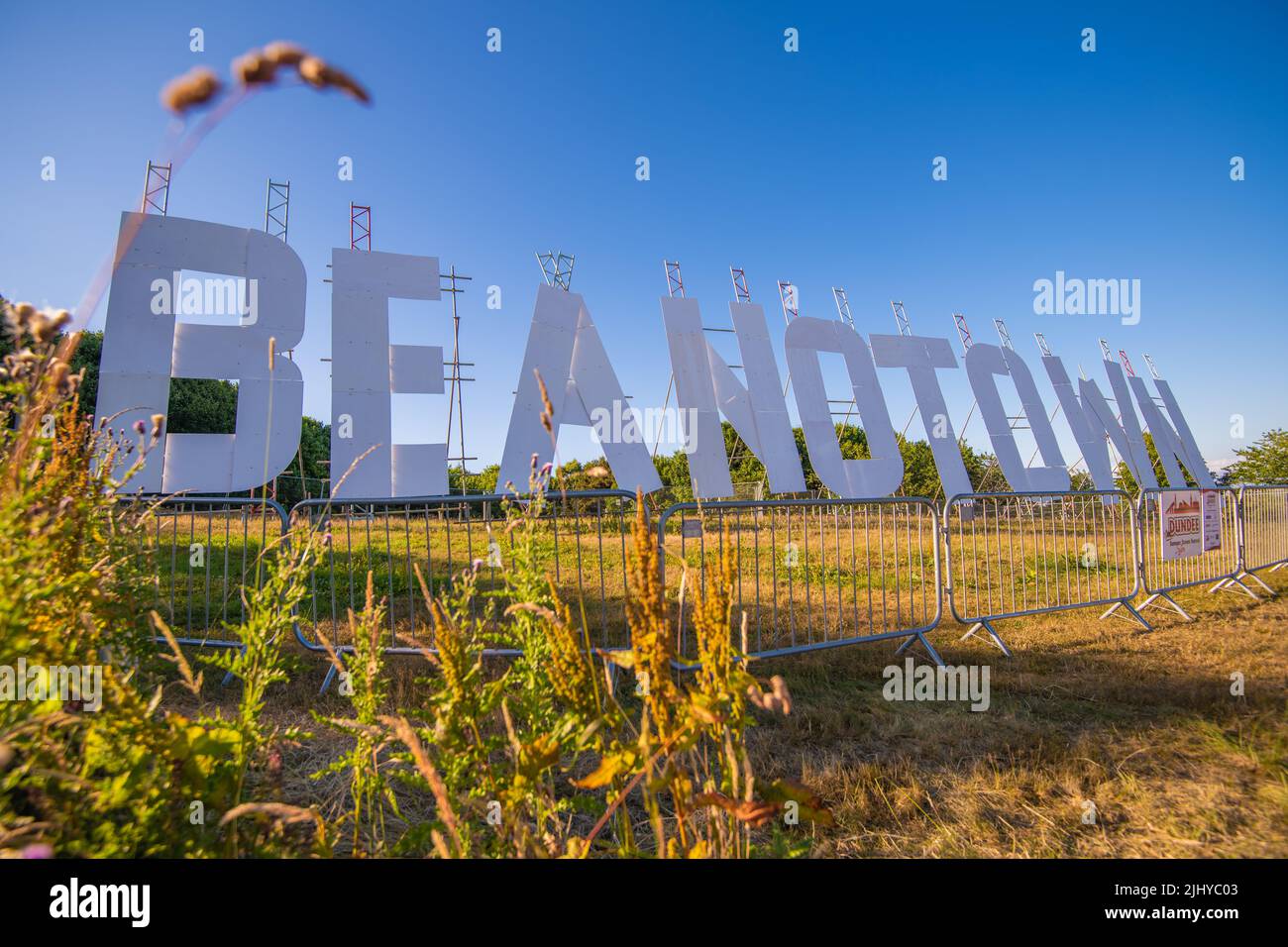 Dundee, UK. 20 July 2022. A giant ‘Beanotown’ sign installed on Dundee ...