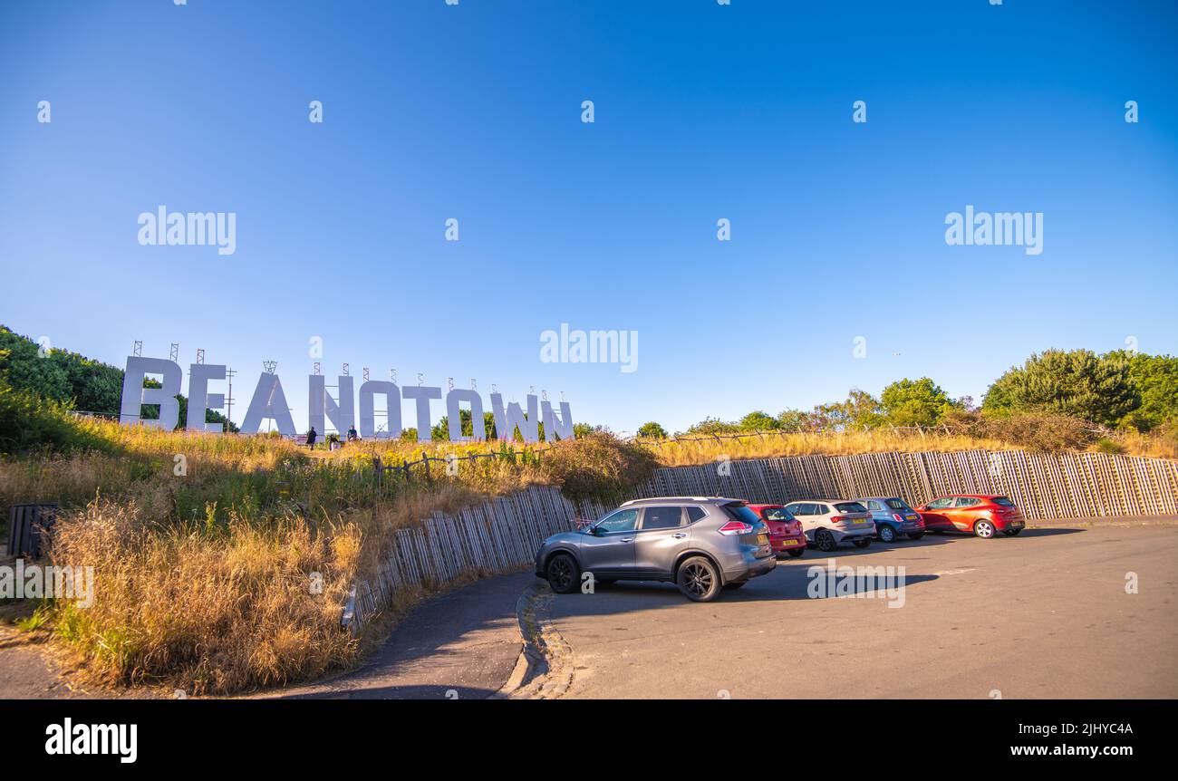 Dundee, UK. 20 July 2022. A giant ‘Beanotown’ sign installed on Dundee ...