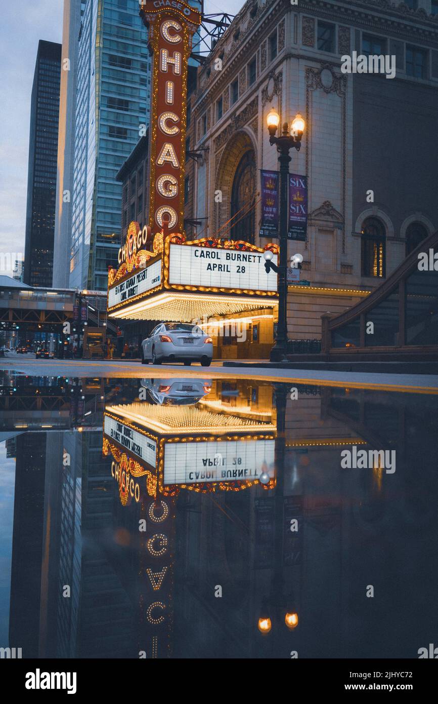 A view of the famous Chicago theatre from the street Stock Photo - Alamy