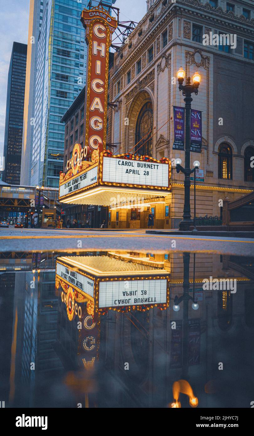 A view of the famous Chicago theatre from the street Stock Photo - Alamy