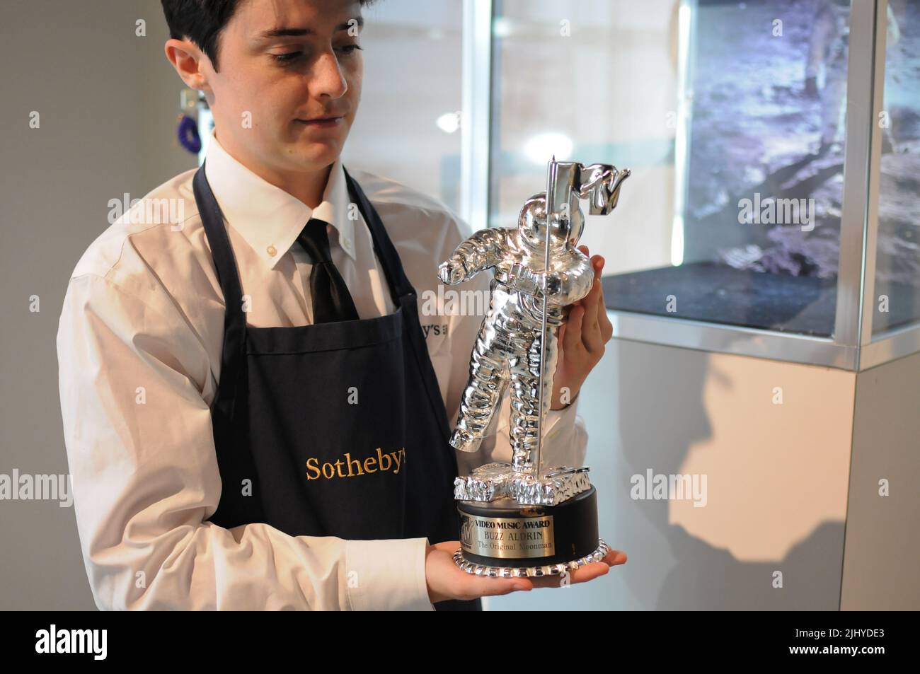 The 'Original Moonman' MTV VMA Statuette is featured at Sotheby's in ...