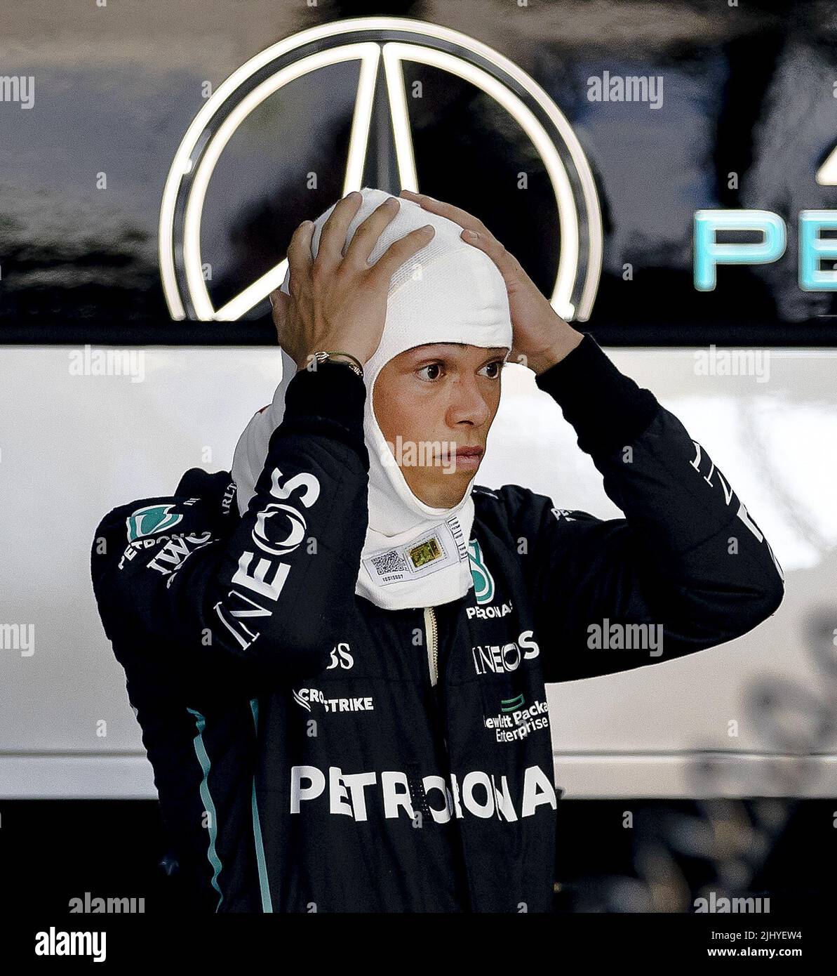 LE CASTELLET - Nyck de Vries in the Mercedes garage testing the ...