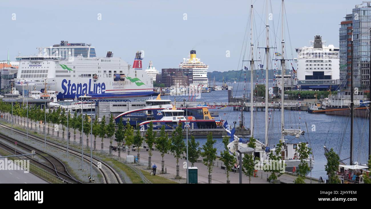 Kiel, Germany. 21st July, 2022. A Stena Line Scandinavian ferry (l ...