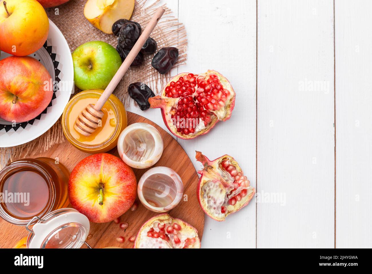 Apple and honey, traditional food of jewish New Year - Rosh Hashana ...