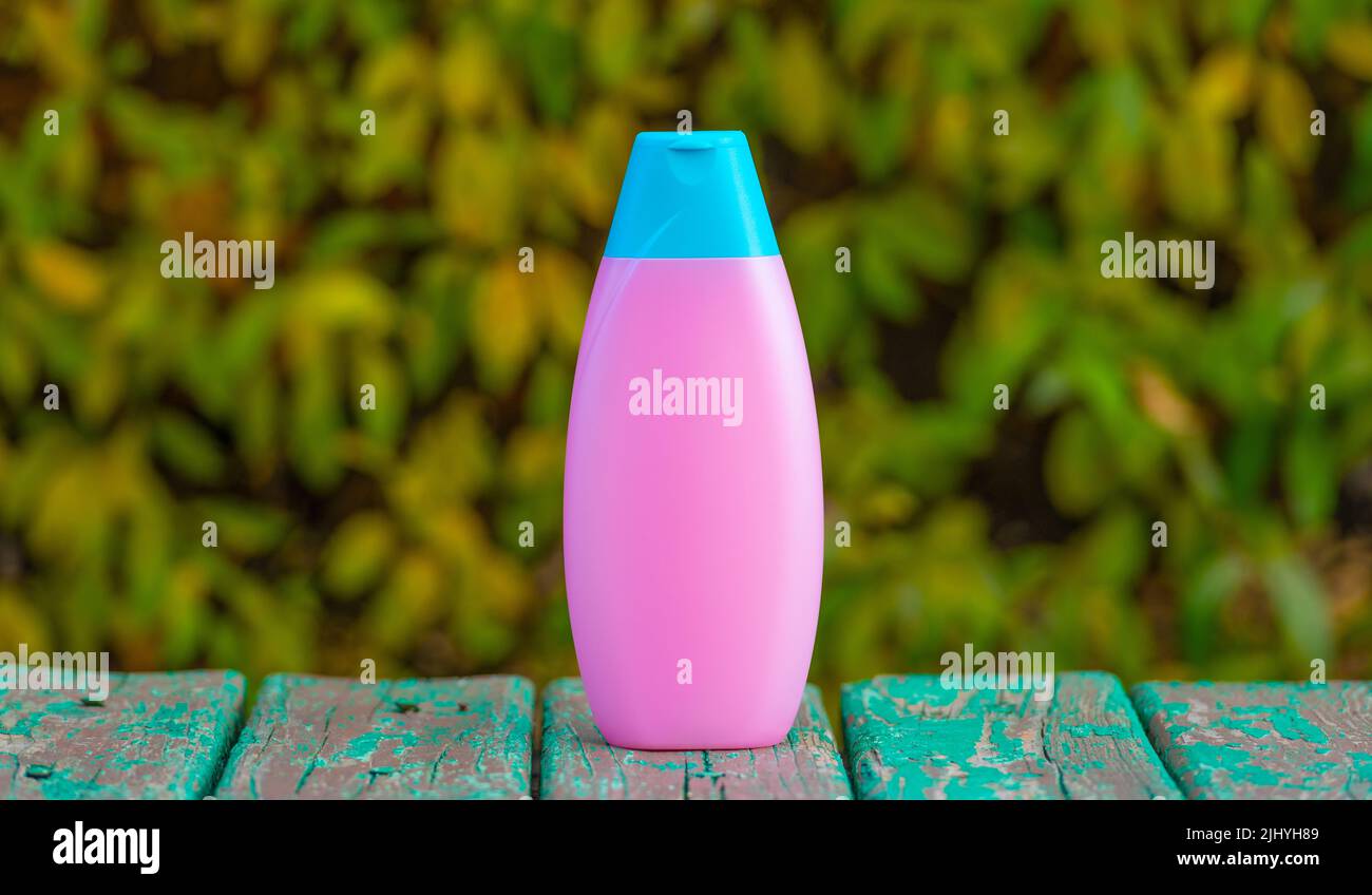 unbranded shampoo bottle with copy space. toiletries Stock Photo - Alamy