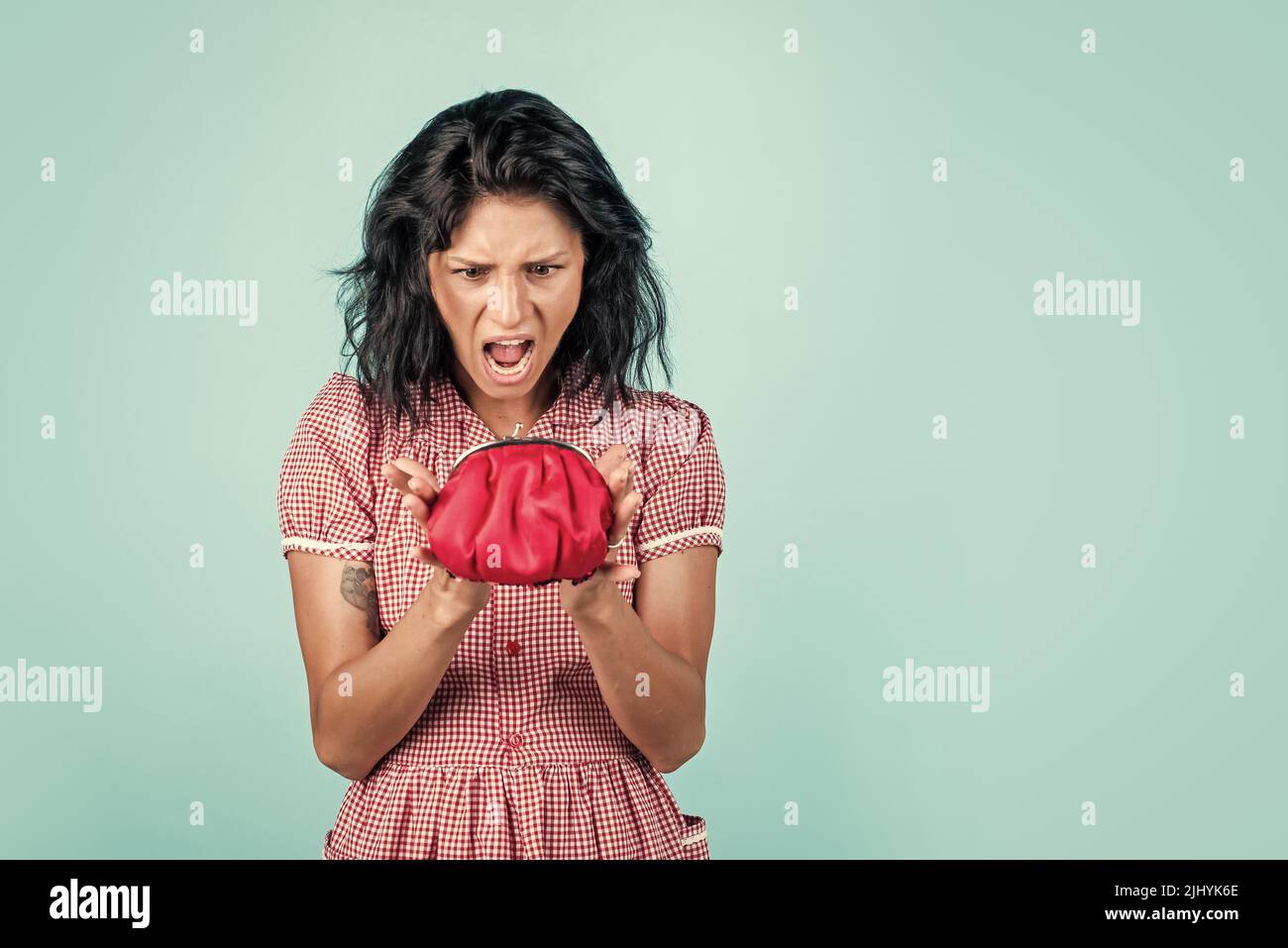 Female housewife has financial problem. girl need loan or credit ...