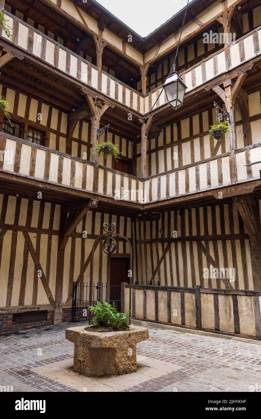 Medieval hotel hi-res stock photography and images - Alamy