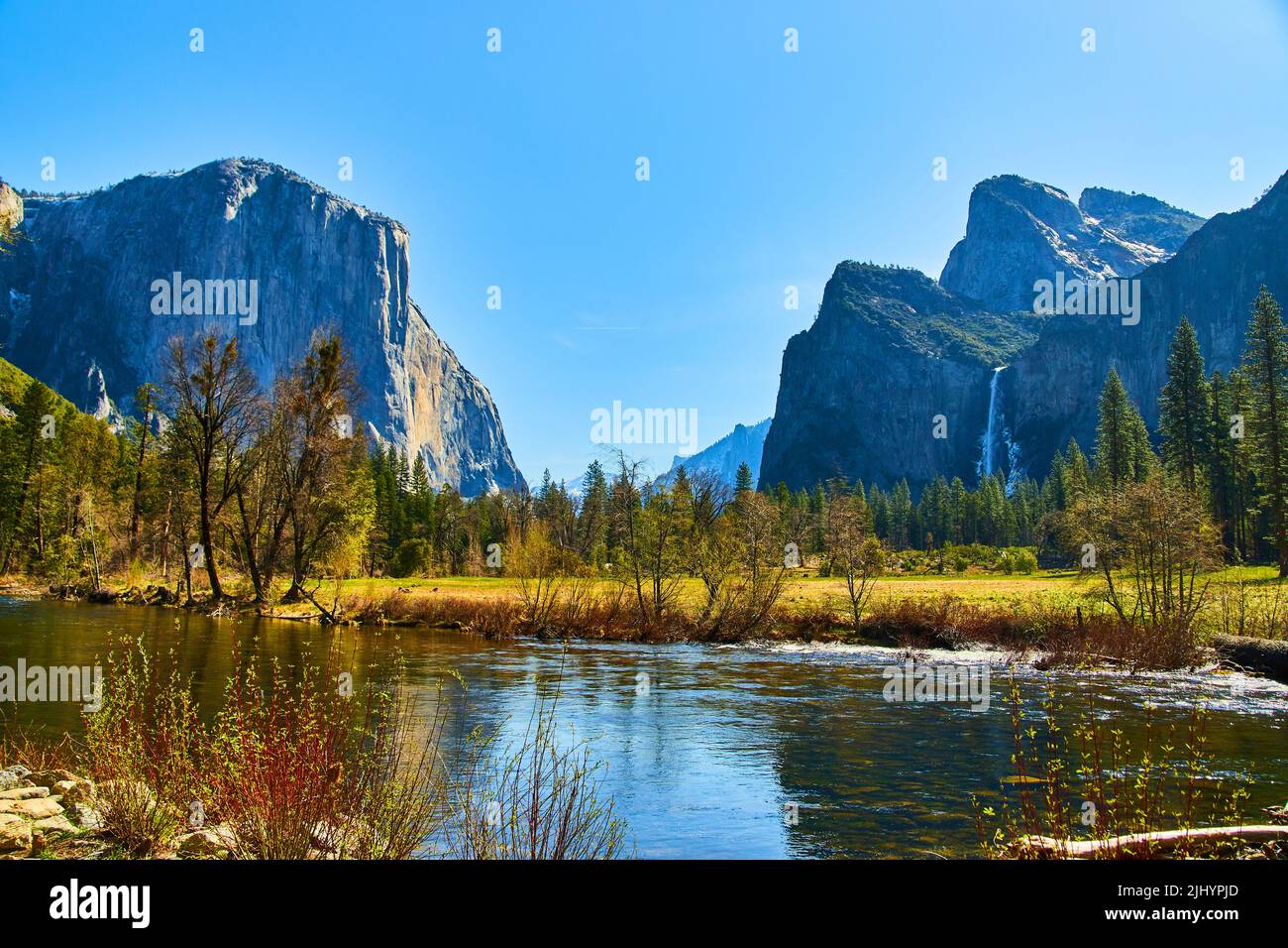 Bridalveil waterfall el capitan mountain hi-res stock photography and ...