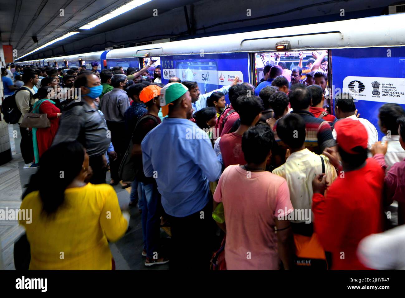Crowds of people at Kolkata Metro Esplanade station. The Kolkata Metro ...