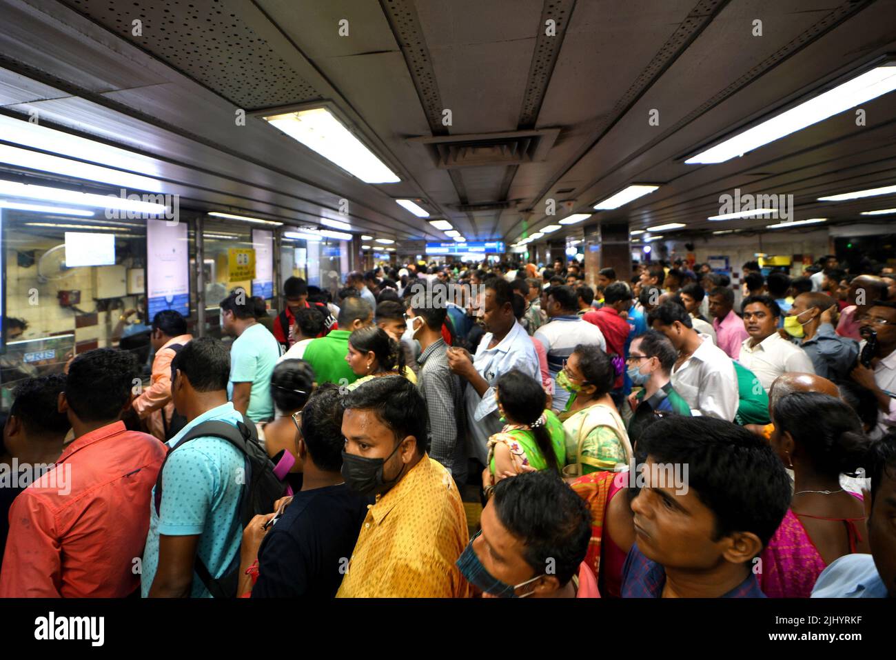Crowds of people at Kolkata Metro Esplanade station. The Kolkata Metro ...