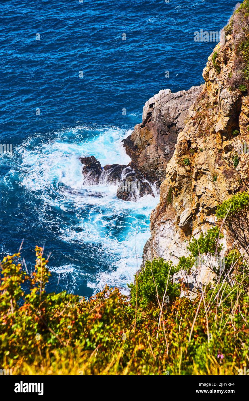 Big rocky cliffs ocean hi-res stock photography and images - Alamy