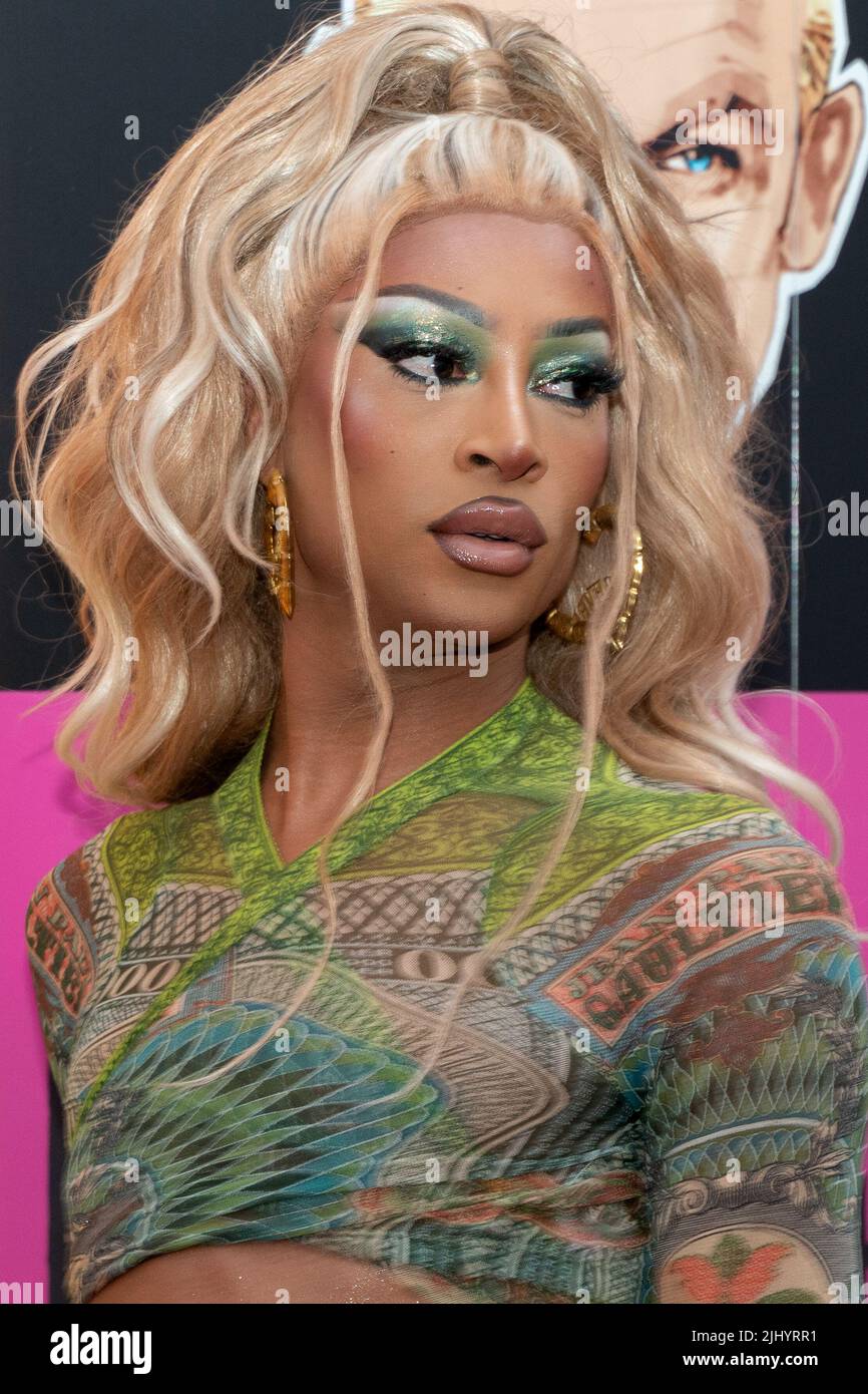 Tayce arrives on the red carpet for 'Jean Paul Gaultier's Fashion Freak ...